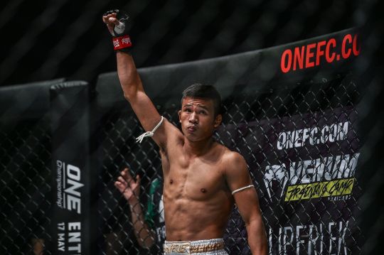 Superlek Kiatmoo9 Wants Honor Thailand With a Victory | Stadium Astro