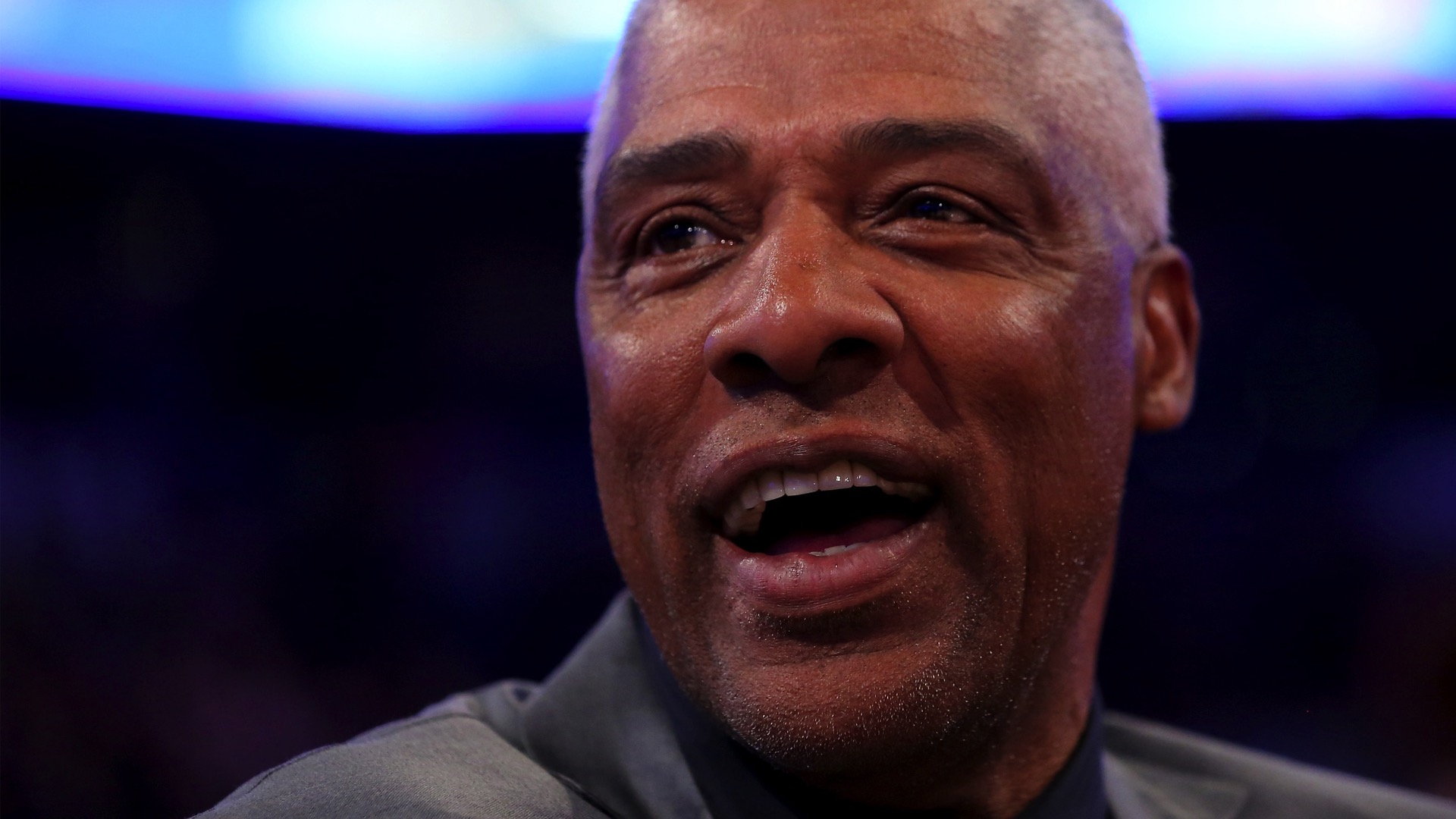 76ers unveil Julius 'Dr. J' Erving statue on Legends Walk | Stadium Astro