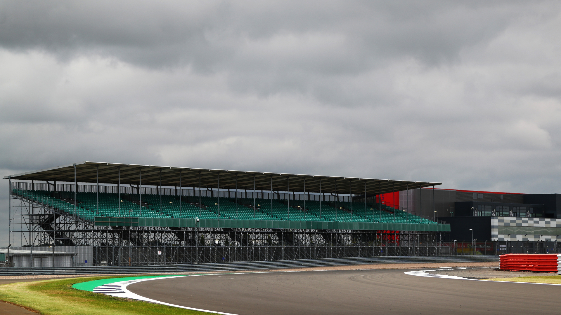 Silverstone gets green light for British Grand Prix capacity crowd ...